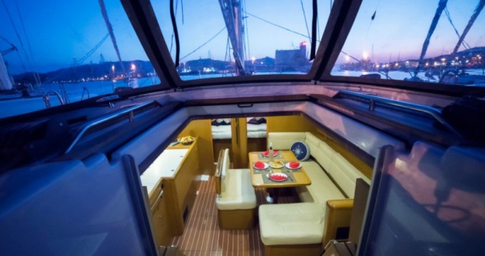 Sun Odyssey 44i - Specs, layout & video | SamBoat