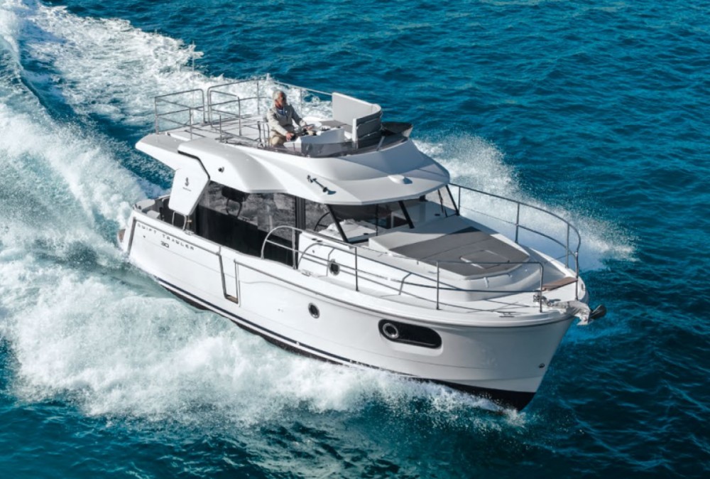 Swift Trawler 30 - Specs, layout & video | SamBoat