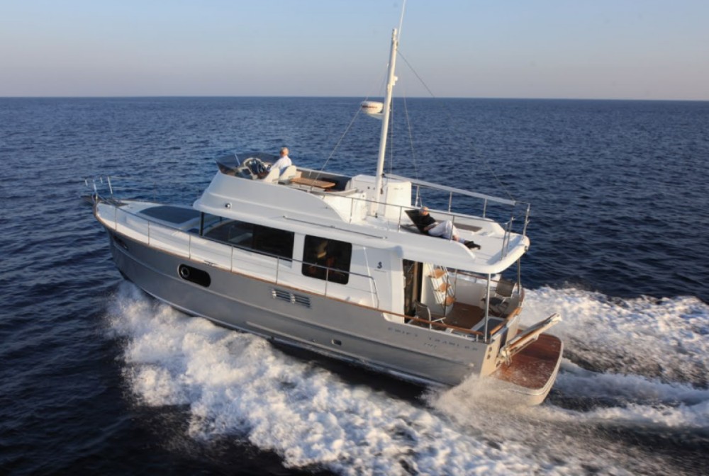 Swift Trawler 44 - Specs, layout & video | SamBoat