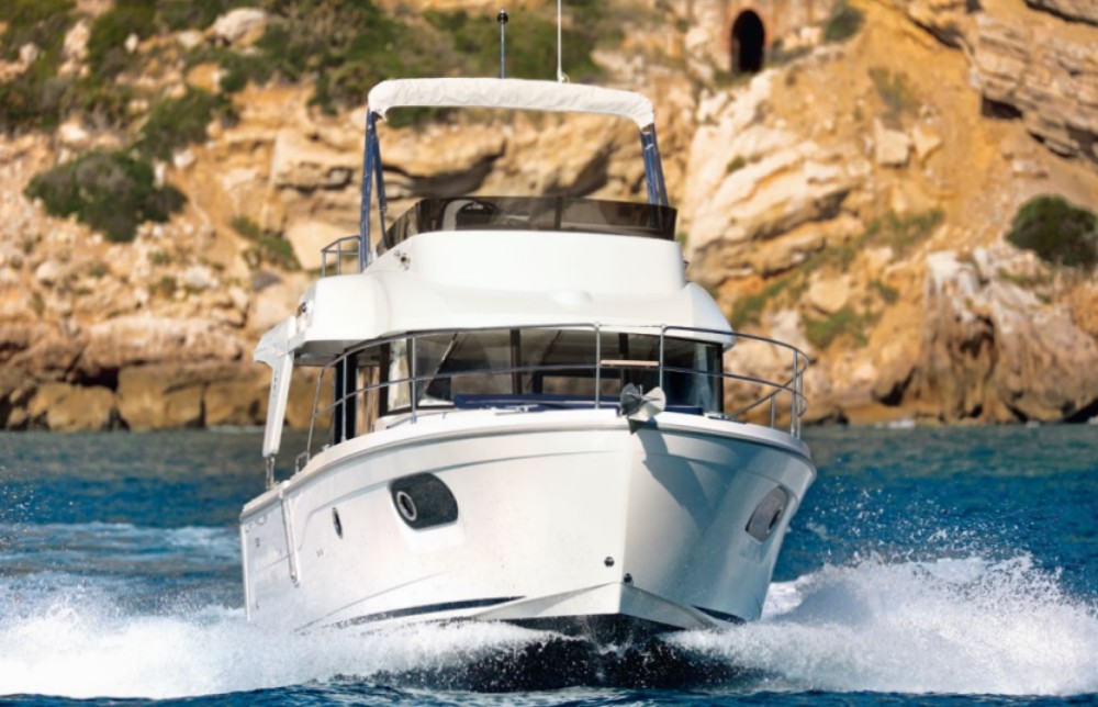 Swift Trawler 35 - Specs, layout & video | SamBoat