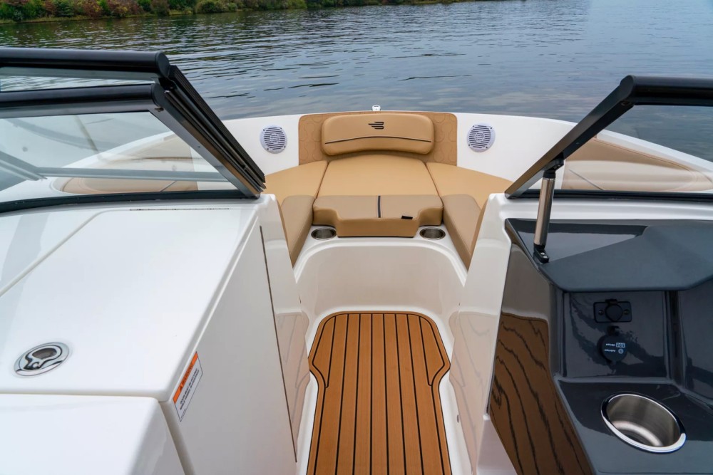 VR6 - Specs, layout & video | SamBoat