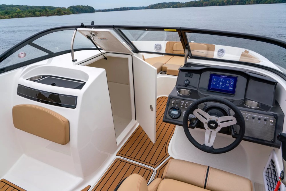 VR6 - Specs, layout & video | SamBoat