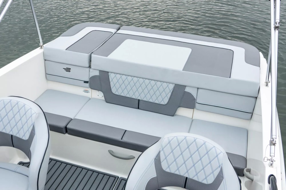VR4 - Specs, layout & video | SamBoat