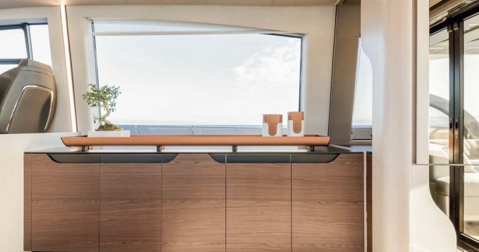 Azimut 70 - Specs, layout & video | SamBoat