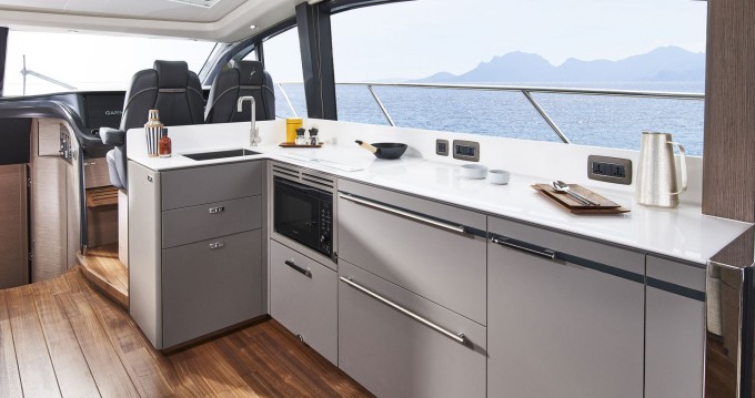 Princess V55 - Specs, layout & video | SamBoat