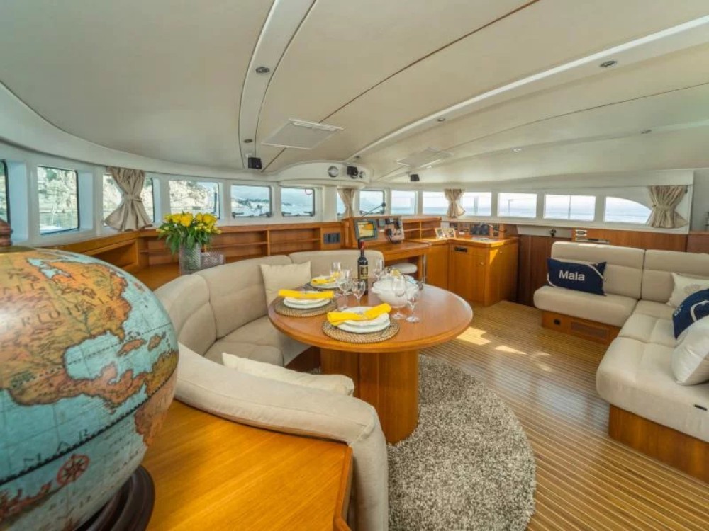 Lagoon 570 - Specs, layout & video | SamBoat