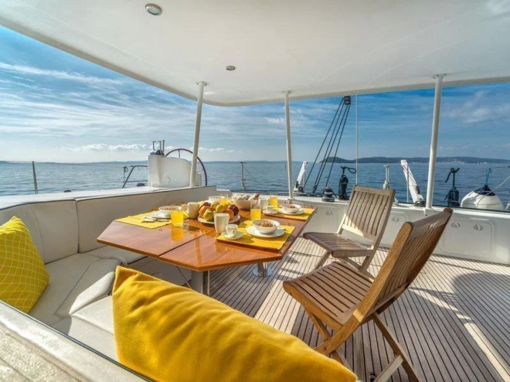 Lagoon 570 - Specs, layout & video | SamBoat