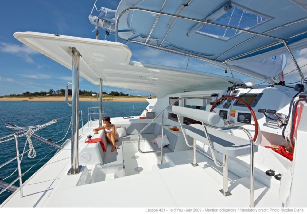 Lagoon 421 - Specs, layout & video | SamBoat