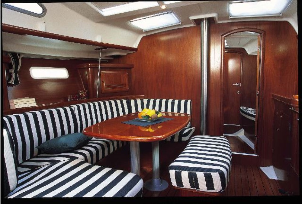 Oceanis 393 Clipper - Specs, layout & video | SamBoat