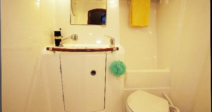 Oceanis 393 Clipper - Specs, layout & video | SamBoat