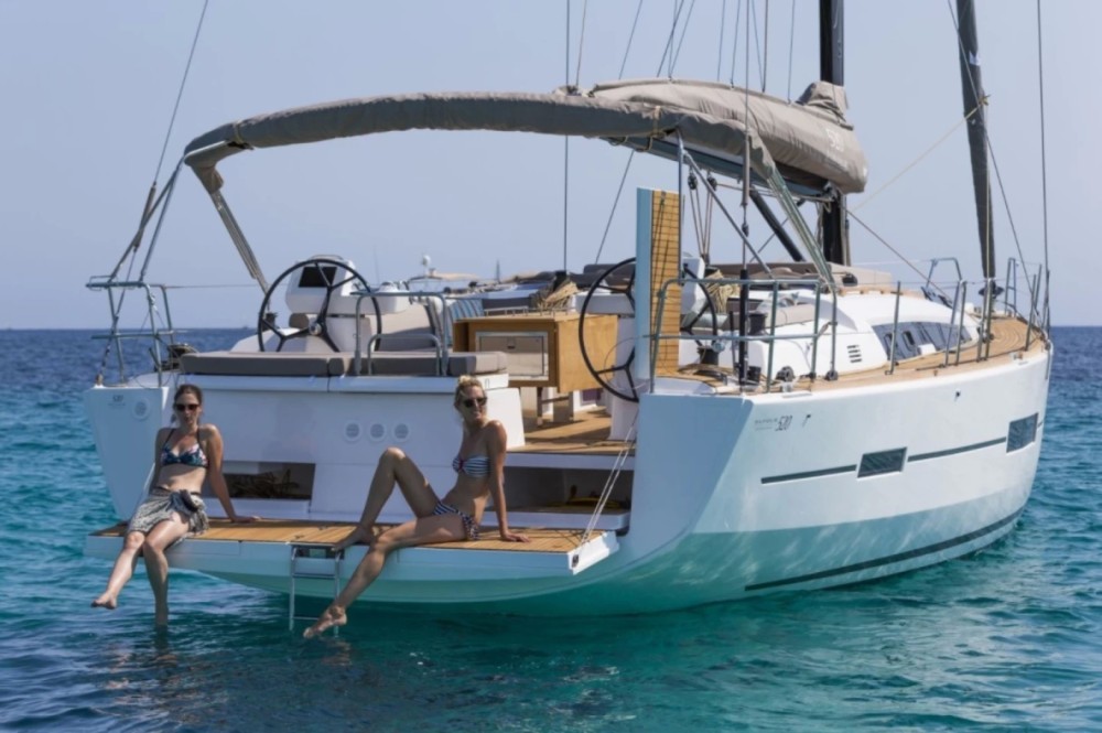 Dufour 520 Grand Large - Specs, layout & video | SamBoat