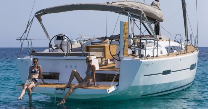 Dufour 520 Grand Large - Specs, layout & video | SamBoat