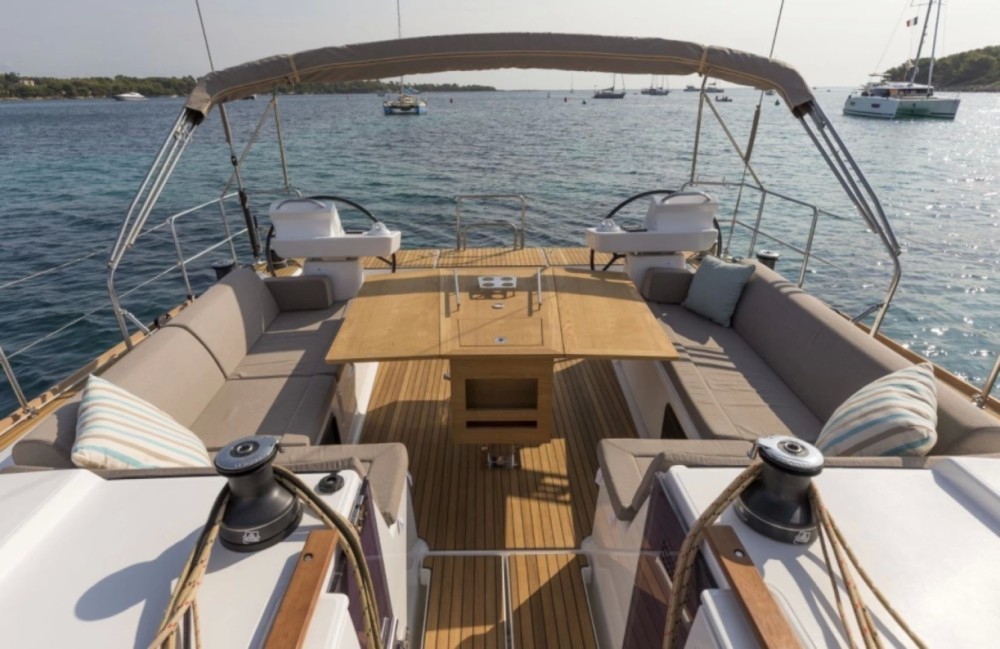 Dufour 520 Grand Large - Specs, layout & video | SamBoat