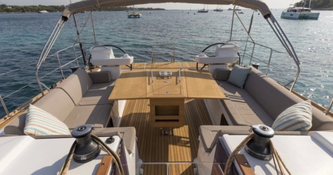 Dufour 520 Grand Large - Specs, layout & video | SamBoat