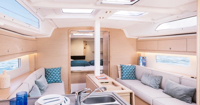 Dufour 37 - Specs, layout & video | SamBoat