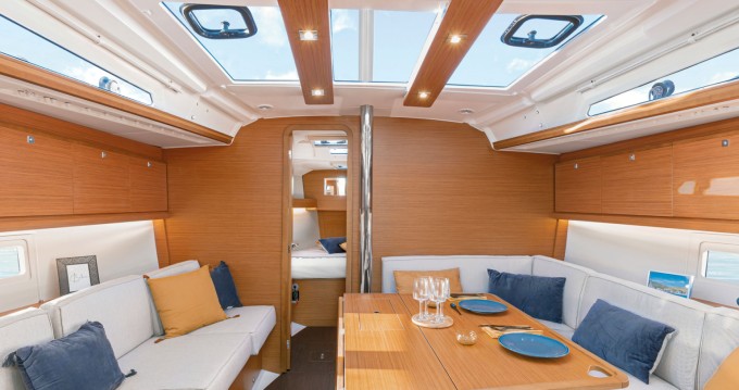 Dufour 390 - Specs, layout & video | SamBoat