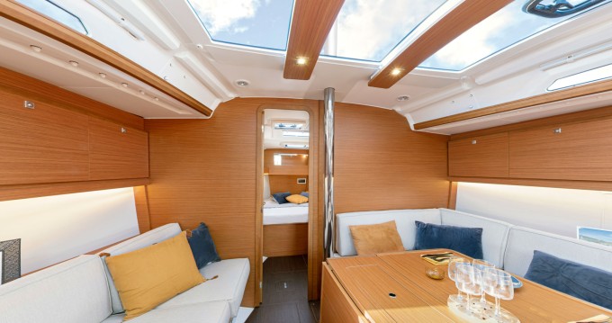 Dufour 390 - Specs, layout & video | SamBoat
